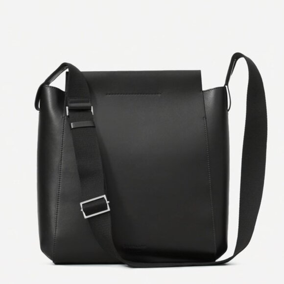 Everlane | Bags | Everlane Form Bag In Black | Poshmark
